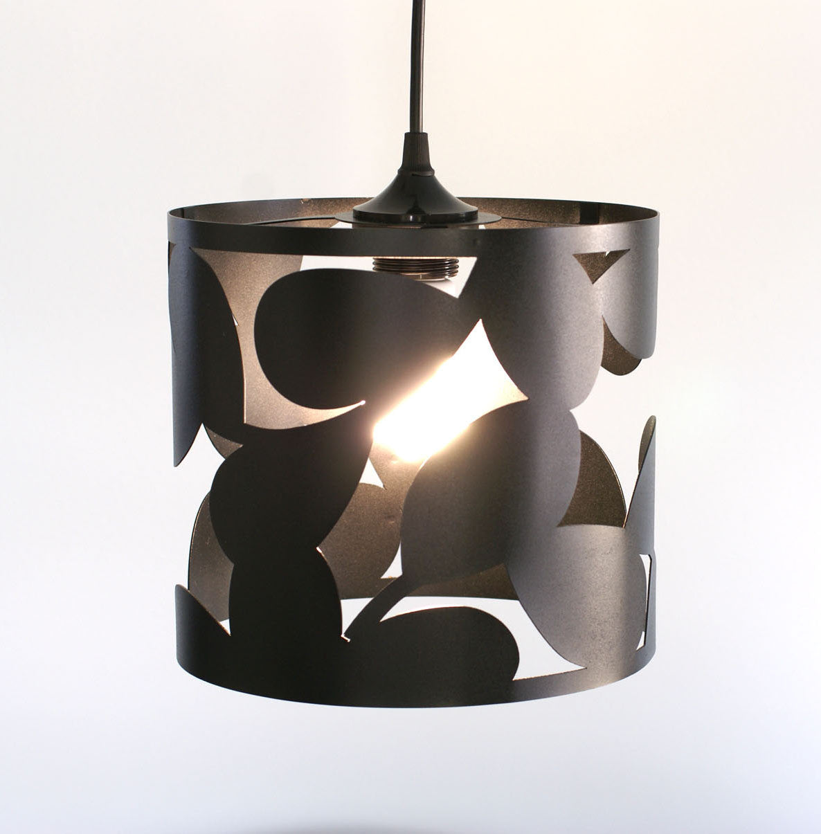 loop leaf medium pendant lamp - matte black - megan auman